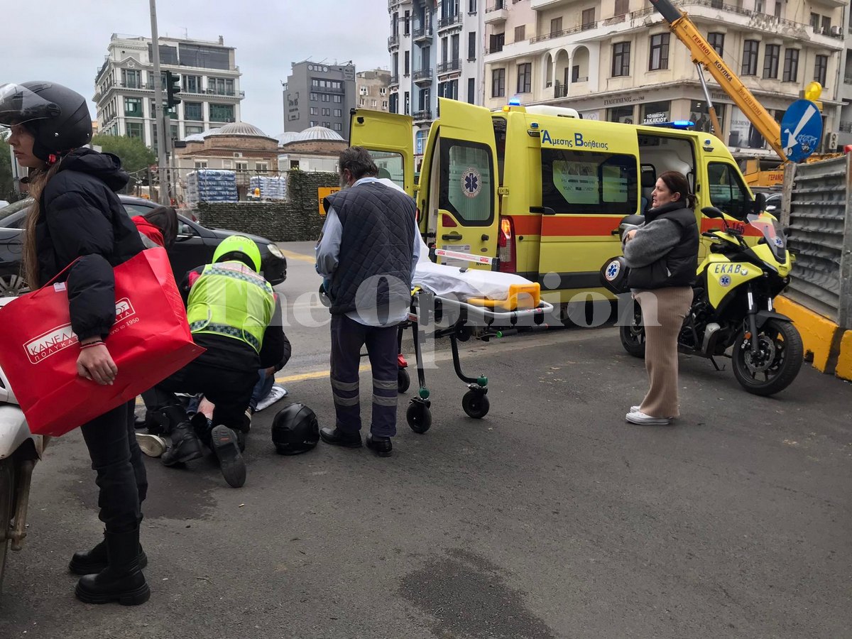 Θεσσαλονίκη: Ένας τραυματίας μετά από τροχαίο με μηχανή και αυτοκίνητο ...
