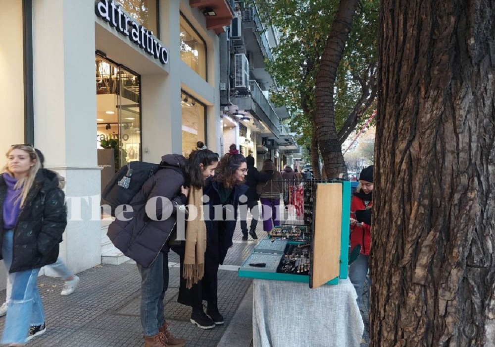 Υπαίθριοι πάγκοι στην Τσιμισκή: Τους προτιμά ή όχι ο κόσμος για τα δώρα ...
