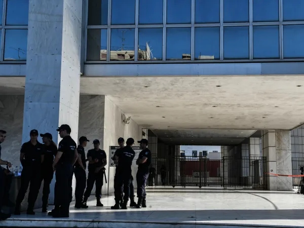 Συναγερμός στις Αρχές -Ύποπτη βαλίτσα στο Εφετείο Αθηνών - The Opinion
