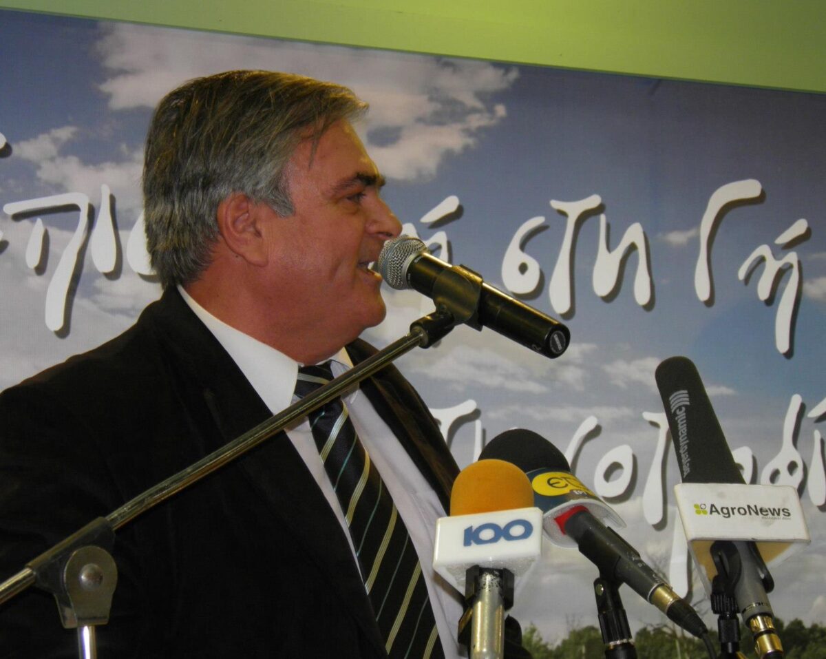 Έφυγε από τη ζωή ο Βασίλης Κανάκας - The Opinion