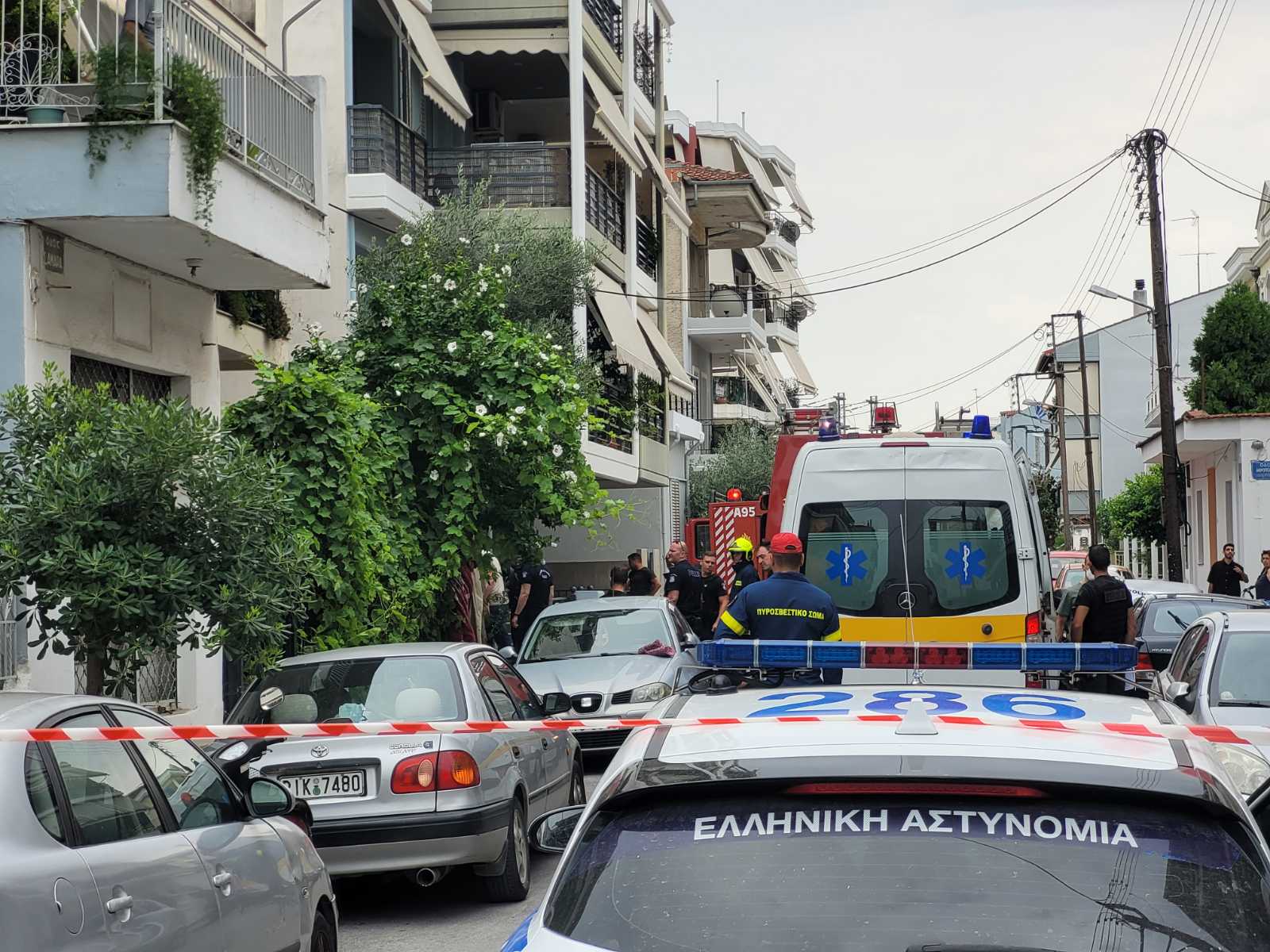 Τραγωδία στη Λάρισα: Πατέρας έπεσε στο κενό και καρφώθηκε στα κάγκελα ...