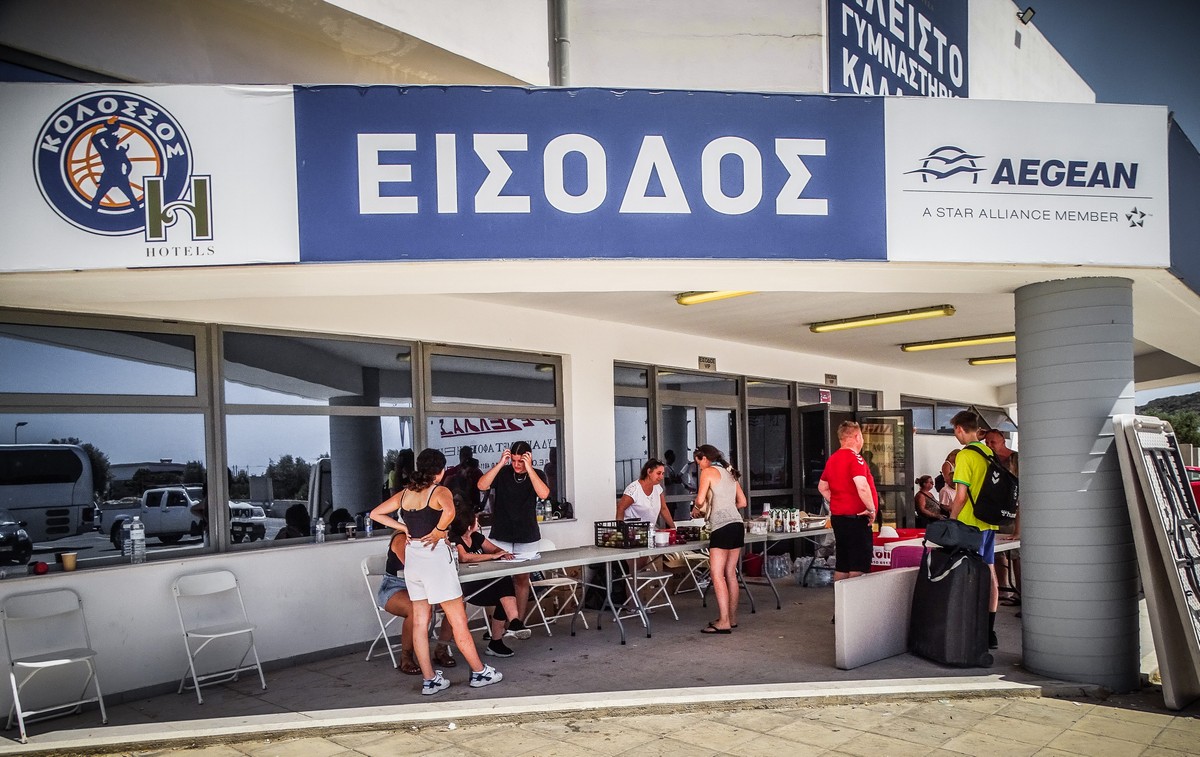 Hotspot στο αεροδρόμιο Ρόδου για τουρίστες που έχασαν τα έγγραφά τους ...