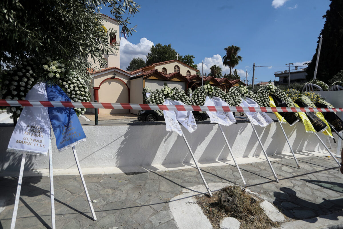Μιχάλης Κατσουρής: Ραγίζουν καρδιές στην κηδεία του 29χρονου (ΦΩΤΟ ...