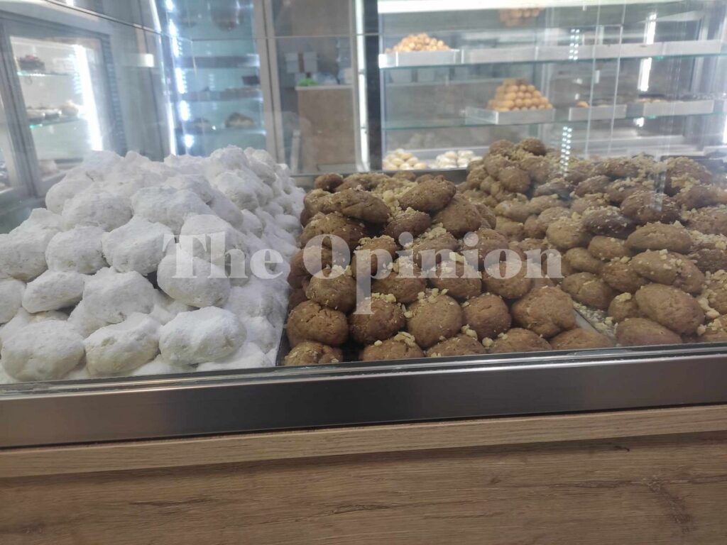 Πόσες θερμίδες έχουν οι κουραμπιέδες, τα μελομακάρονα, η βασιλόπιτα και ...