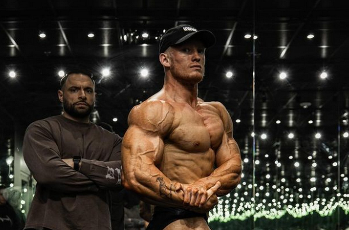 Ένας 19χρονος κατέρριψε το 57ετές ρεκόρ bodybuilding του Άρνολντ ...