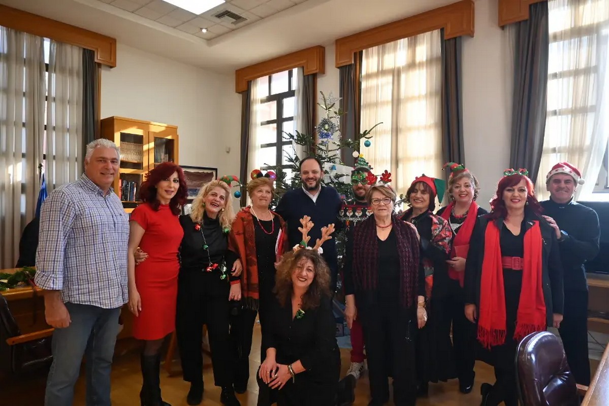 Δήμος Καλαμαριάς: Πρωτοχρονιάτικα κάλαντα και ευχές στο Δημαρχείο - The ...