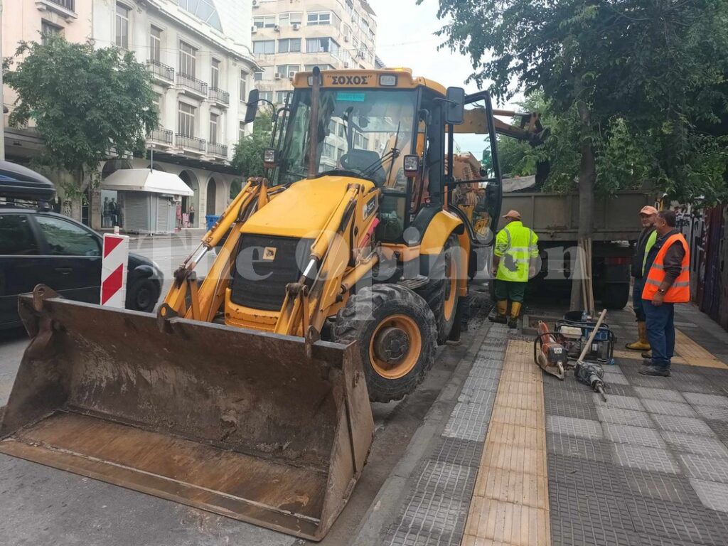 Θεσσαλονίκη: Έσπασε αγωγός της ΕΥΑΘ στο κέντρο της πόλης (ΦΩΤΟ) - The ...