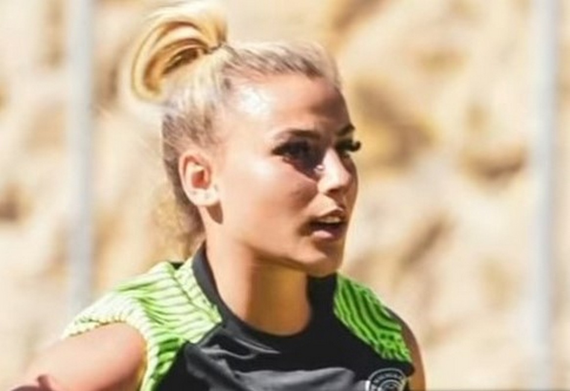 «Τρελαίνει κόσμο» η νέα επιθετικός των ελληνικών γηπέδων (ΦΩΤΟ + VIDEO ...