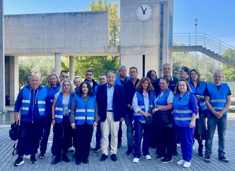 Τί είναι τα «μπλε γιλέκα» που παρουσίασε ο Αγγελούδης - The Opinion