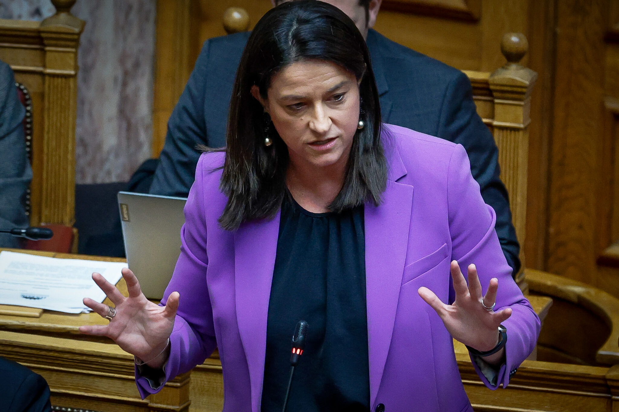 ΗΠΑ: Γυναίκα σε αμόκ πυροβόλησε σύζυγο και φίλη στο μπαρ, γύρισε σπίτι ...